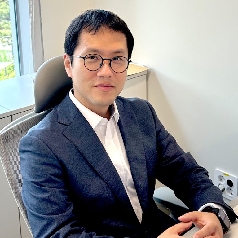 Right TEAM – CUREVERSE 큐어버스